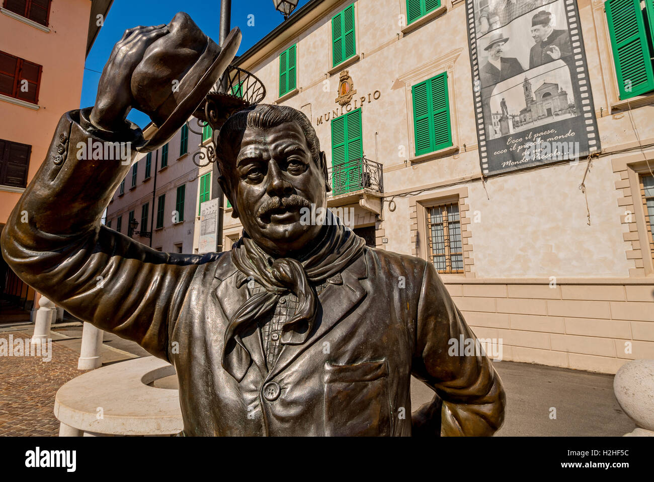 Staua hi-res stock photography and images - Alamy