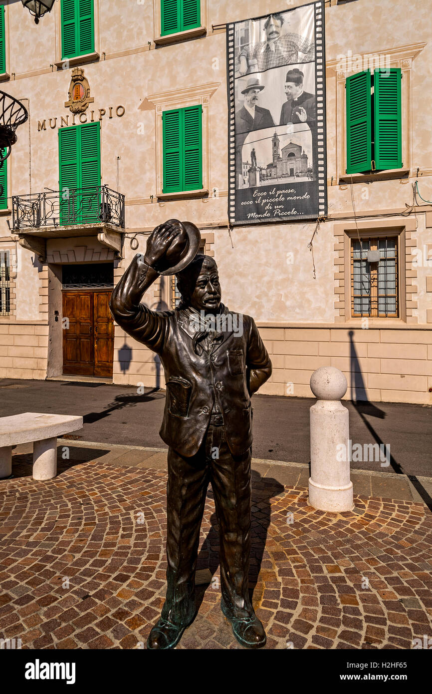 Statue of giovanni guareschi hi-res stock photography and images - Alamy