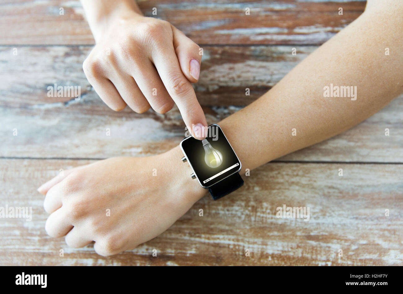 Hands and light bulb hi-res stock photography and images - Alamy