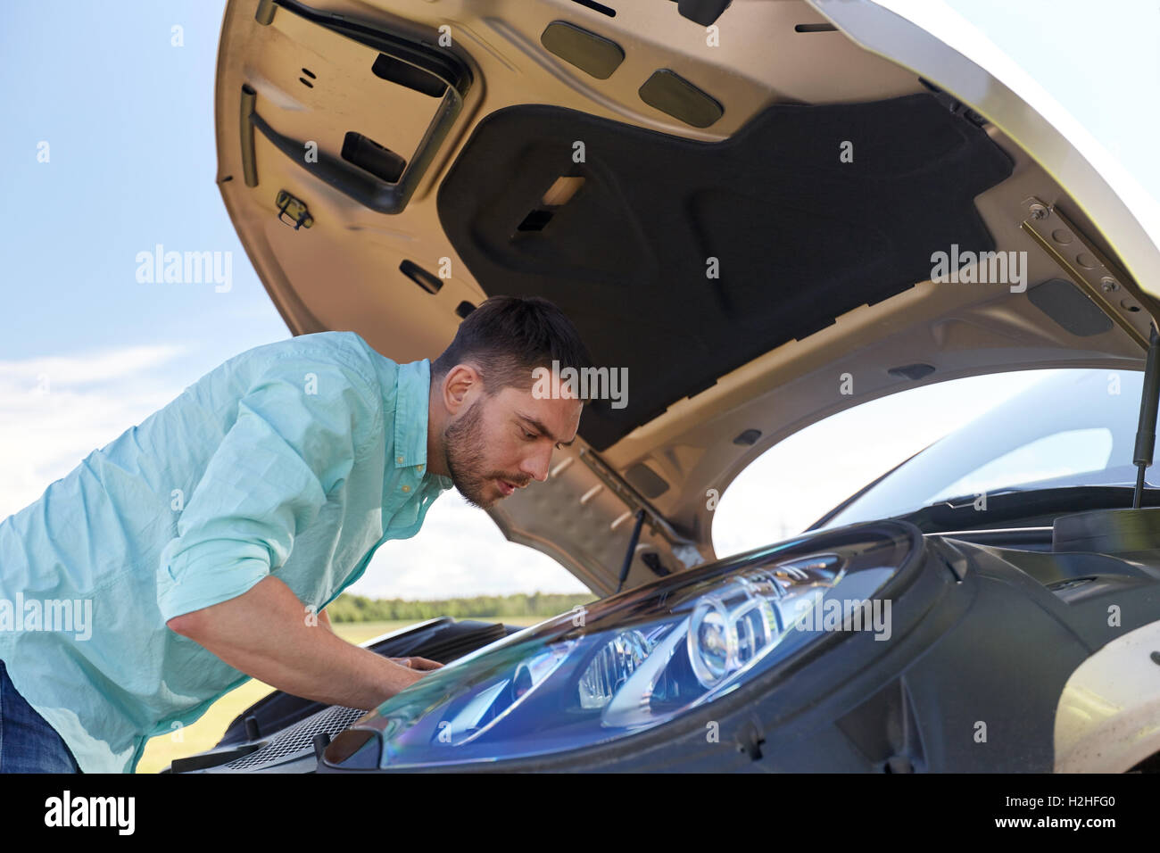 Car breakdown hood open man hi-res stock photography and images - Alamy