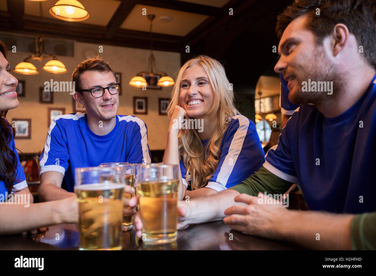 Football fans beer game hi-res stock photography and images - Alamy