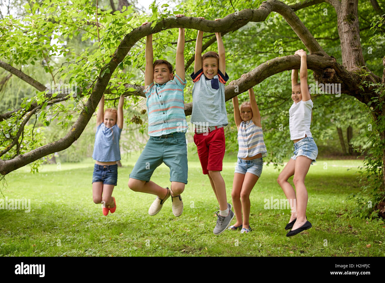 Happy tree friends hi-res stock photography and images - Alamy