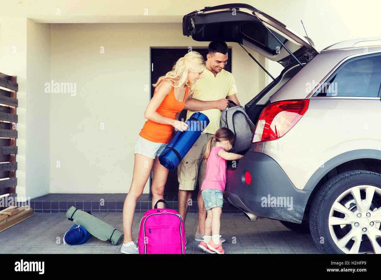 Family baggage home hi-res stock photography and images - Alamy