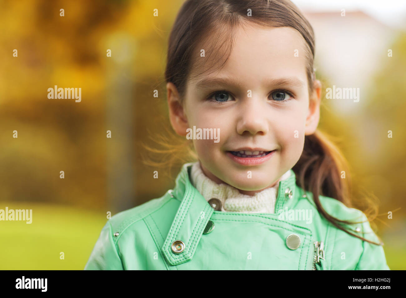 happy beautiful little girl portrait outdoors Stock Photo - Alamy happy beautiful little girl portrait outdoors Stock Photo - Alamy