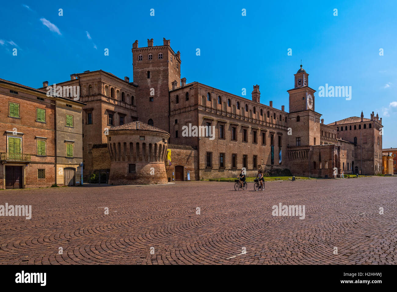 Piazza dei martiri carpi italy hi-res stock photography and images - Alamy