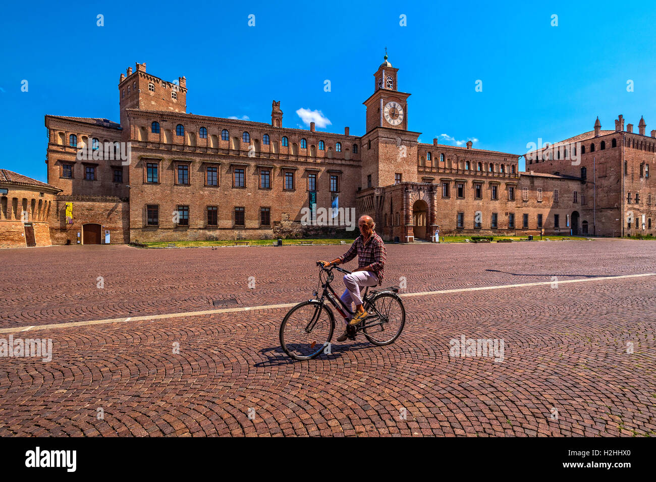 Piazza dei martiri carpi italy hi-res stock photography and images - Alamy