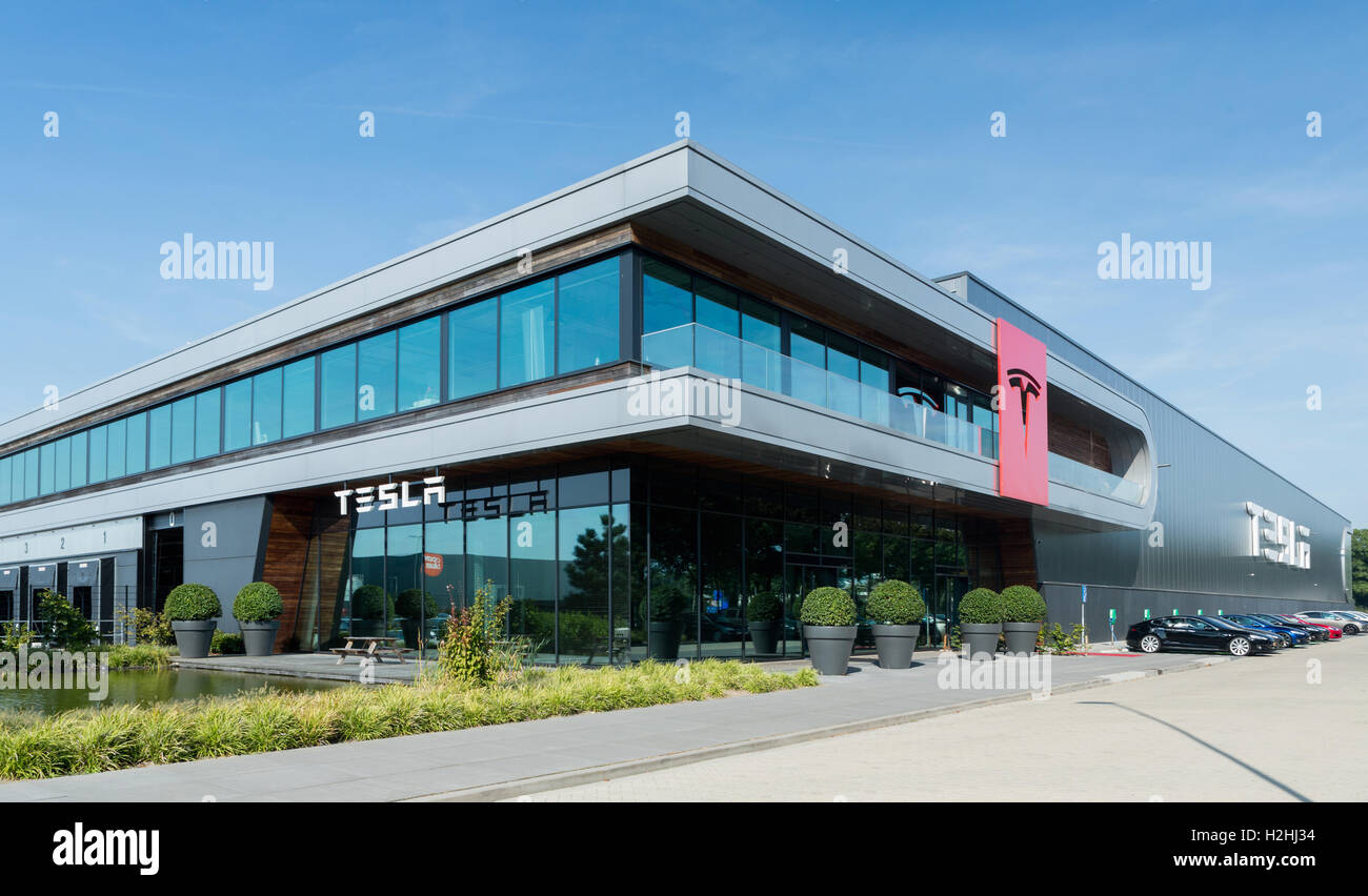 Tesla assembly plant hi-res stock photography and images - Alamy