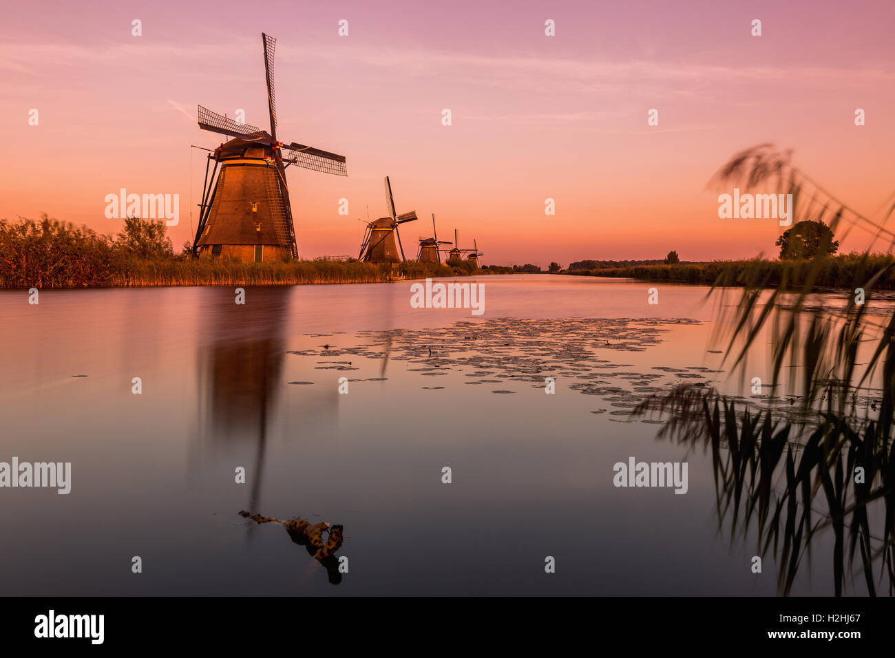 The windmills of kinderdijk near rotterdam in the netherlands hi-res ...