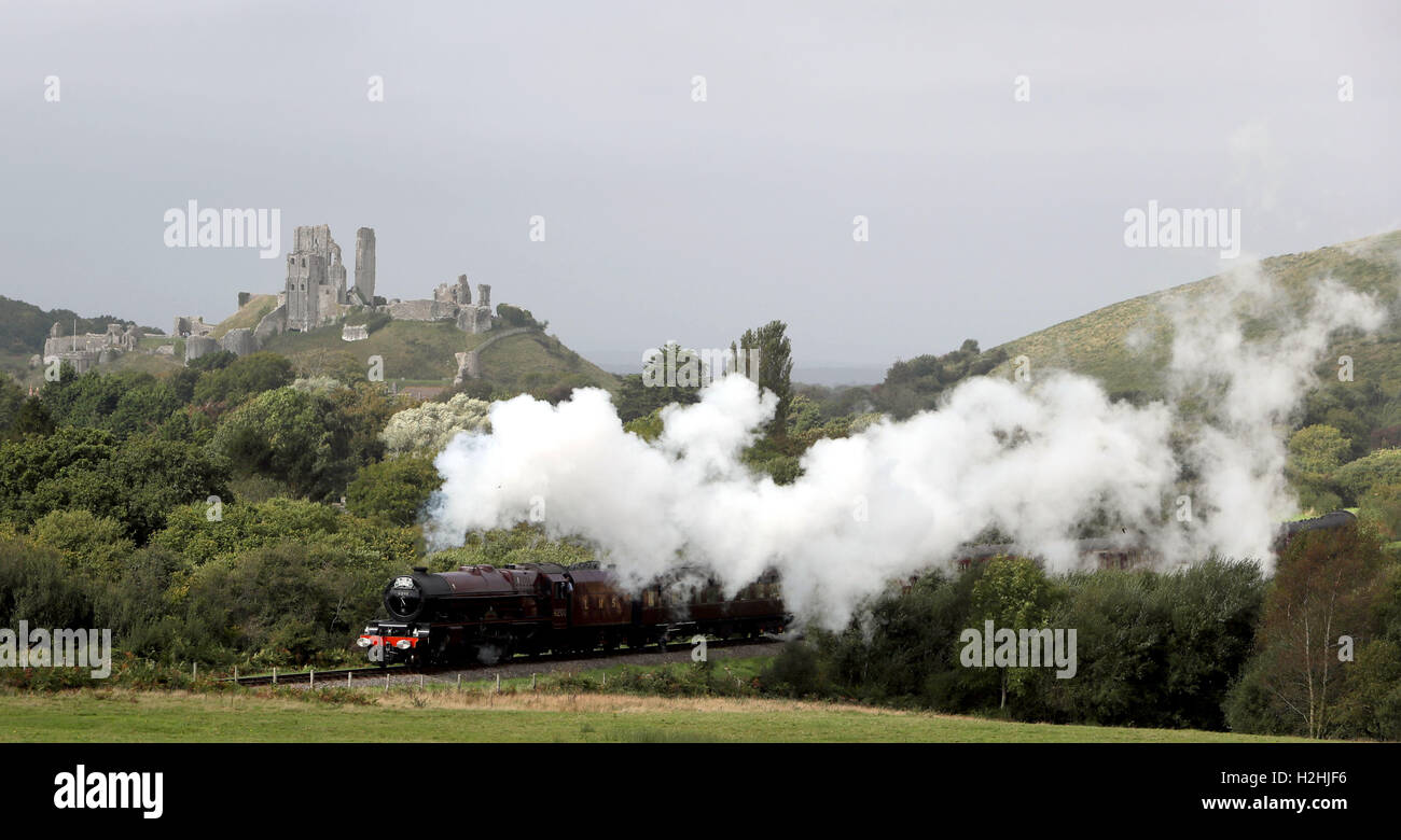 The Princess Elizabeth Steam Locomotive Passes Corfe Castle High ...