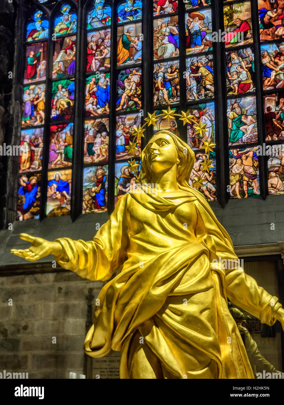 The milan cathedral madonnina hi-res stock photography and images - Alamy