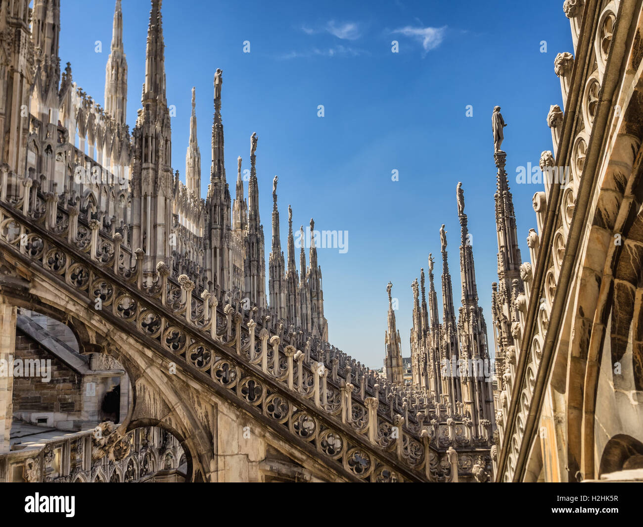 Milan duomo statue hi-res stock photography and images - Alamy