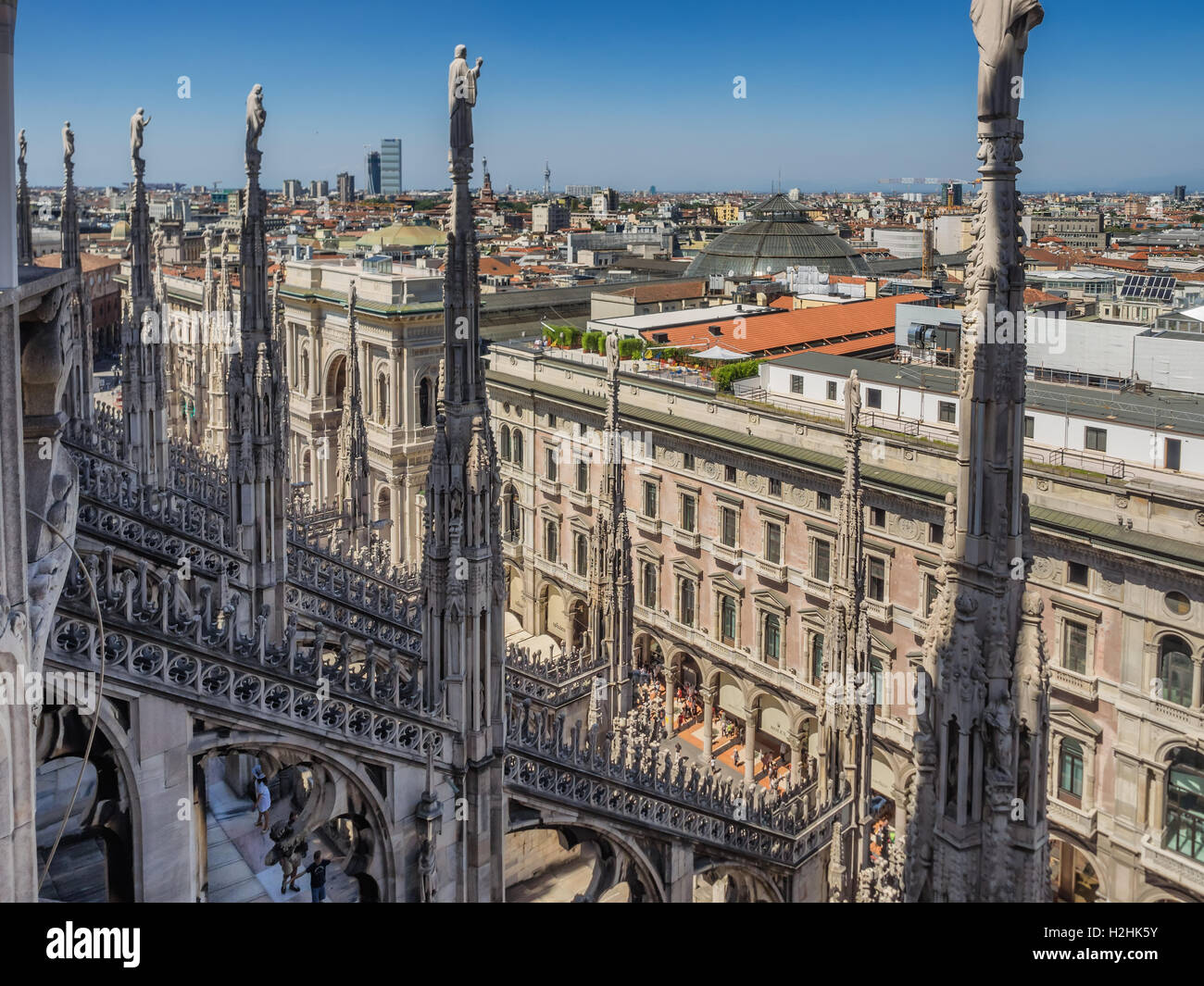 Milan duomo roof hi-res stock photography and images - Alamy