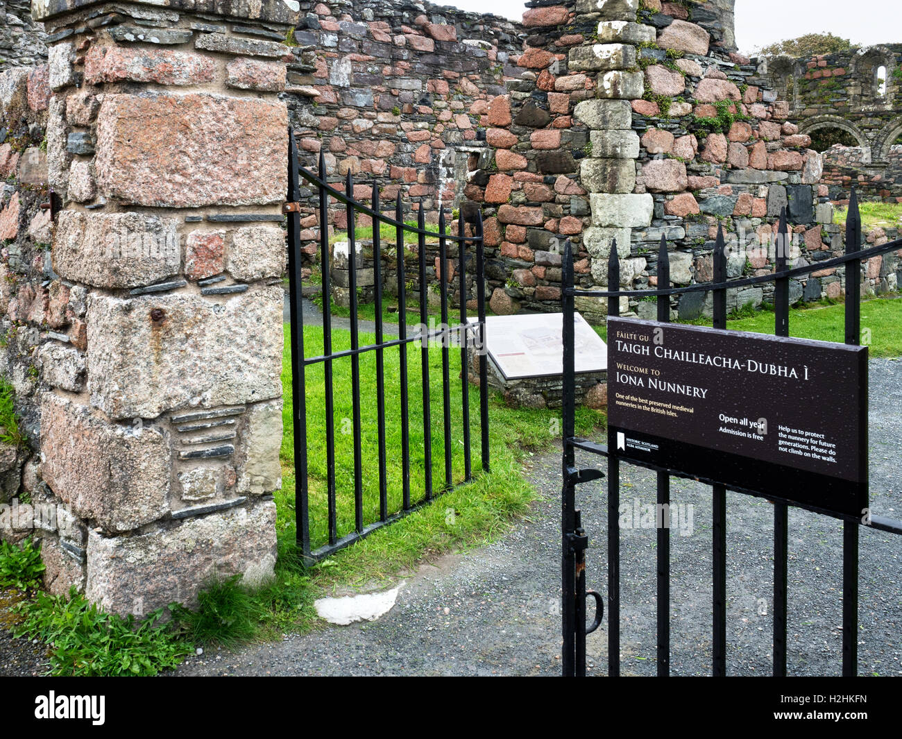 Medieval nunnery hi-res stock photography and images - Alamy