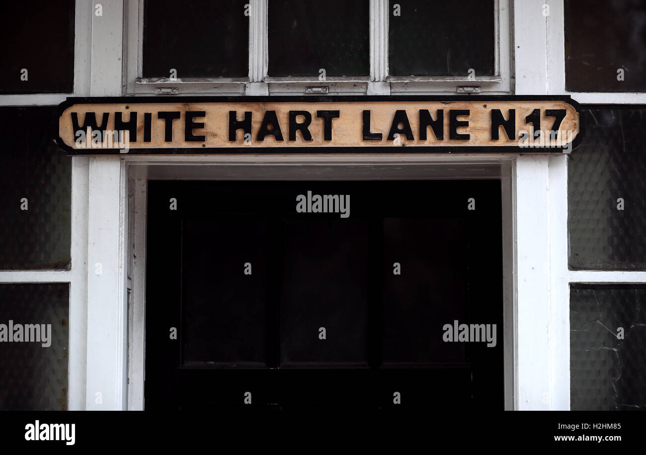 White hart lane sign hi-res stock photography and images - Alamy
