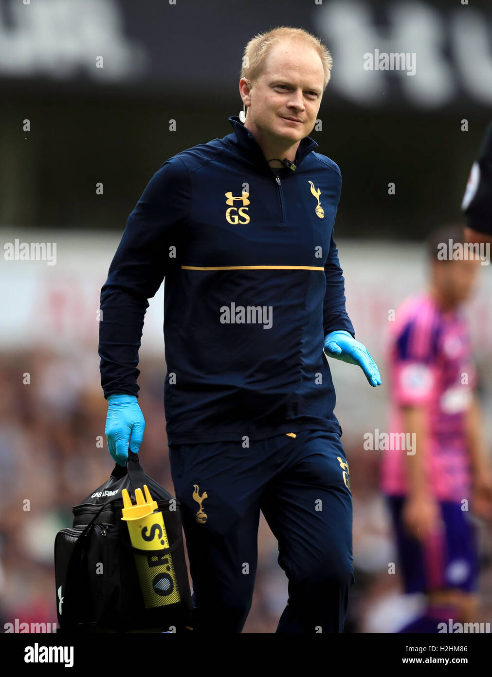 Staff physiotherapist football spurs hi-res stock photography and ...