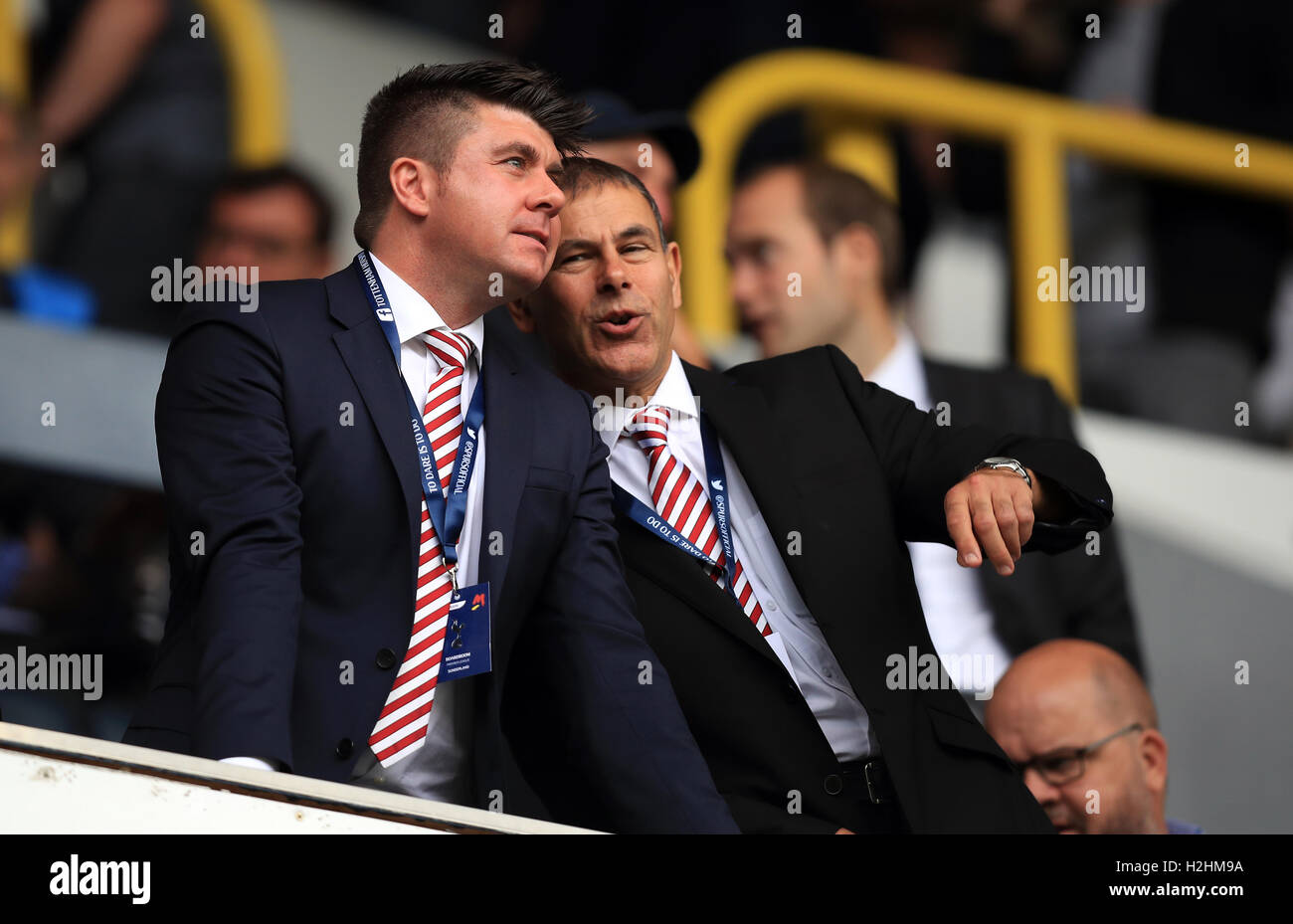 Sunderland Commercial Director Gary Hutchinson (left Stock Photo - Alamy