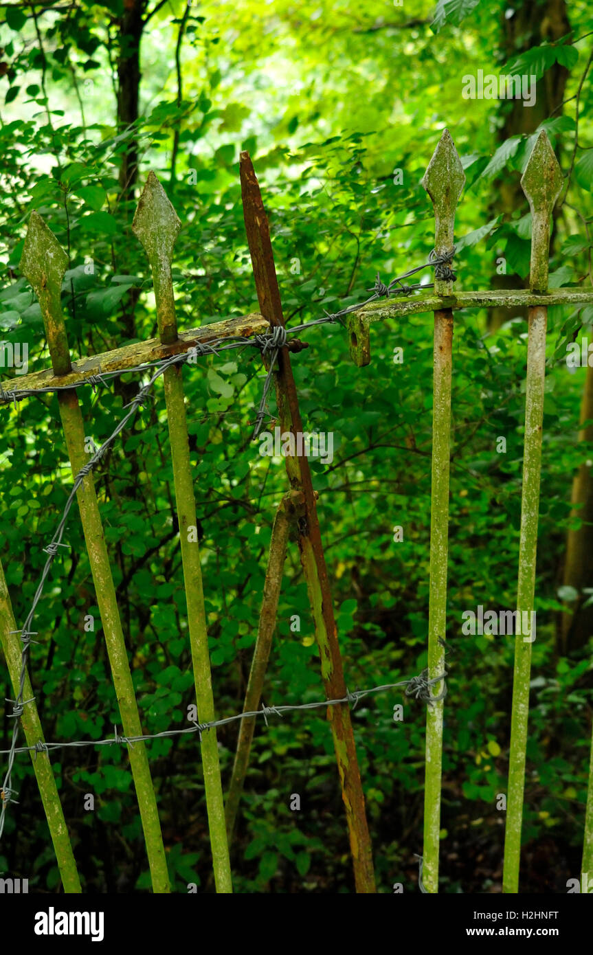 Railing with rust hi-res stock photography and images - Alamy