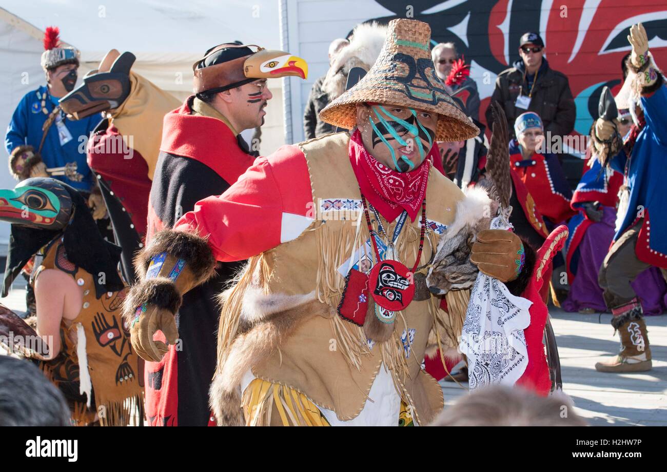 First Nation dancers perform for the Duke and Duchess of Cambridge ...