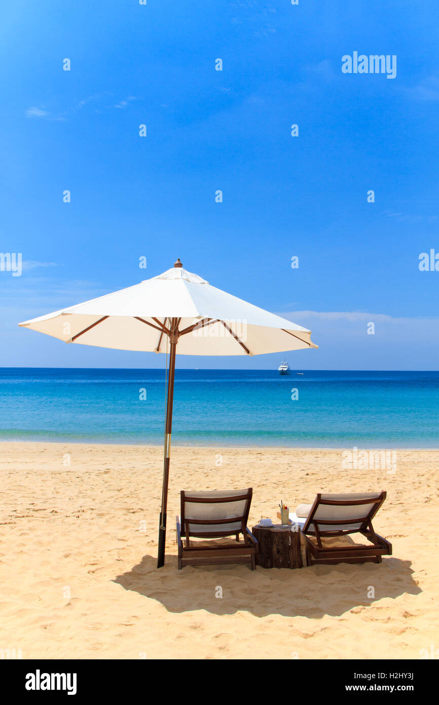 beds and umbrella on a tropical beach Stock Photo - Alamy