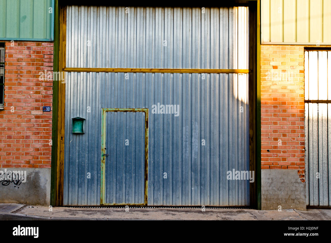 Blue industrial shutter doors hi-res stock photography and images - Alamy