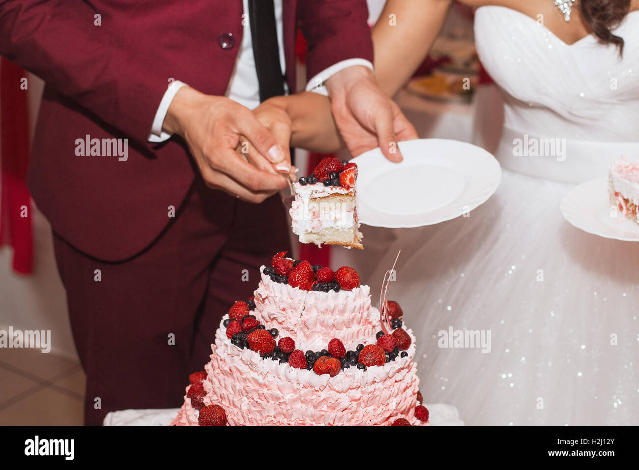 Beautiful female hands chamomile hi-res stock photography and images ...