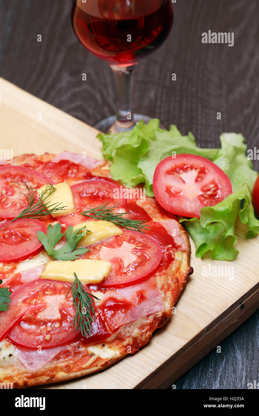 Pizza plank hi-res stock photography and images - Alamy