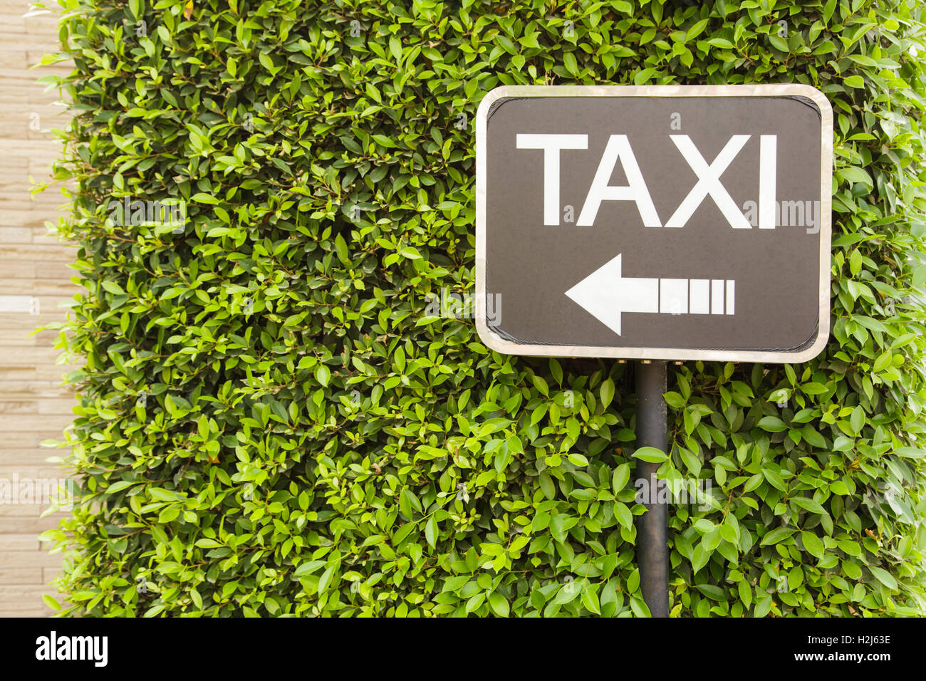 Taxi stand sign board hi-res stock photography and images - Alamy