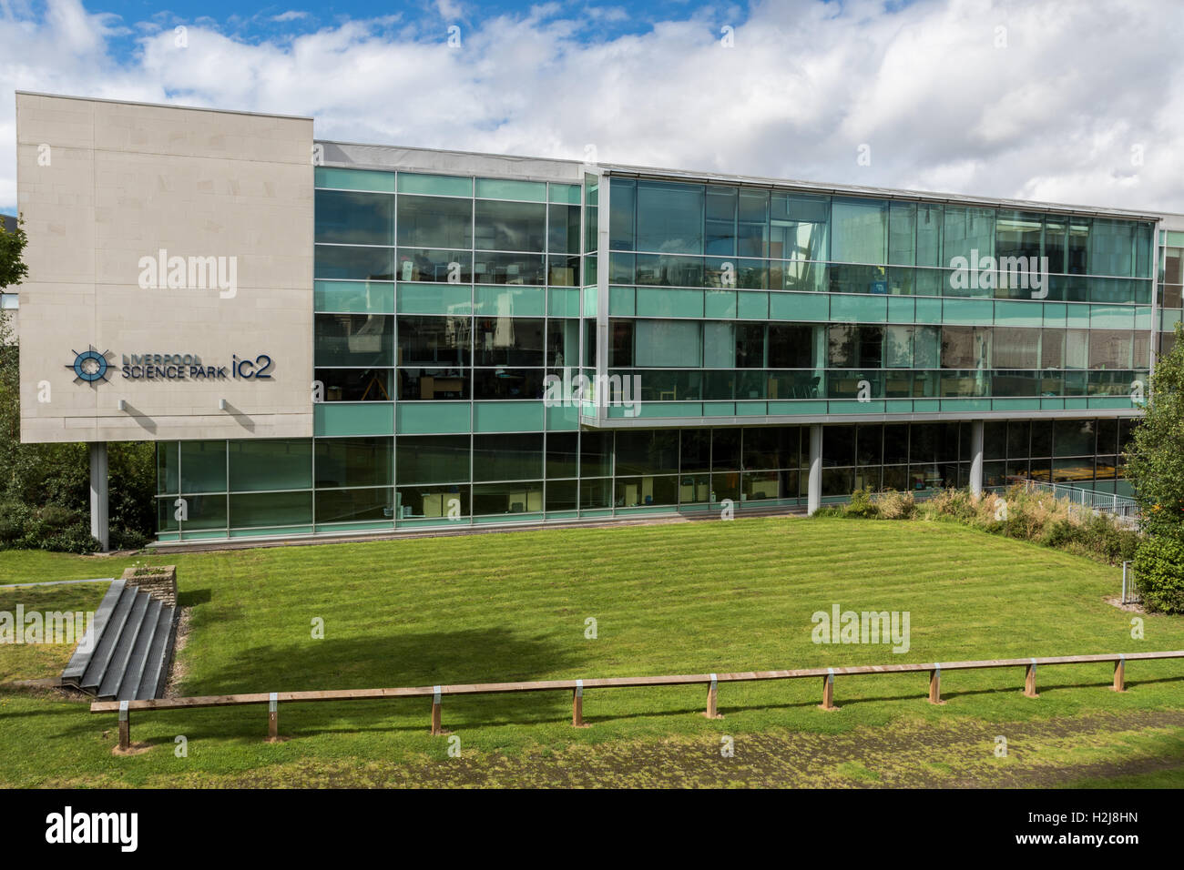 Liverpool Science Park ic2 (Innovation Centre 2) building in Liverpool ...