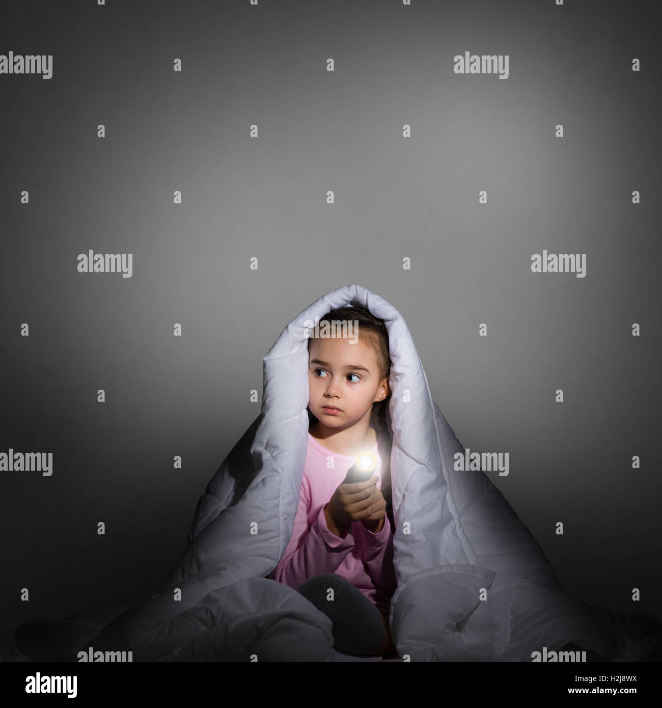 girl under the covers with a flashlight Stock Photo - Alamy