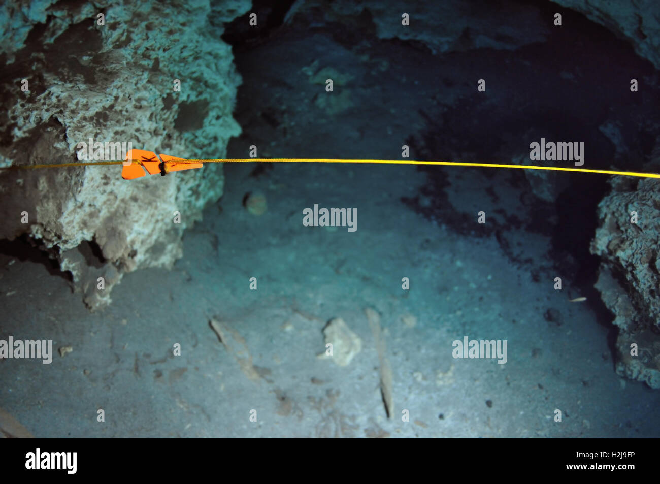 Cave diving rope hi-res stock photography and images - Alamy