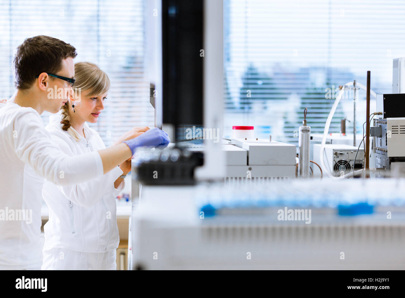 Two young researchers carrying out experiments in a lab Stock Photo - Alamy
