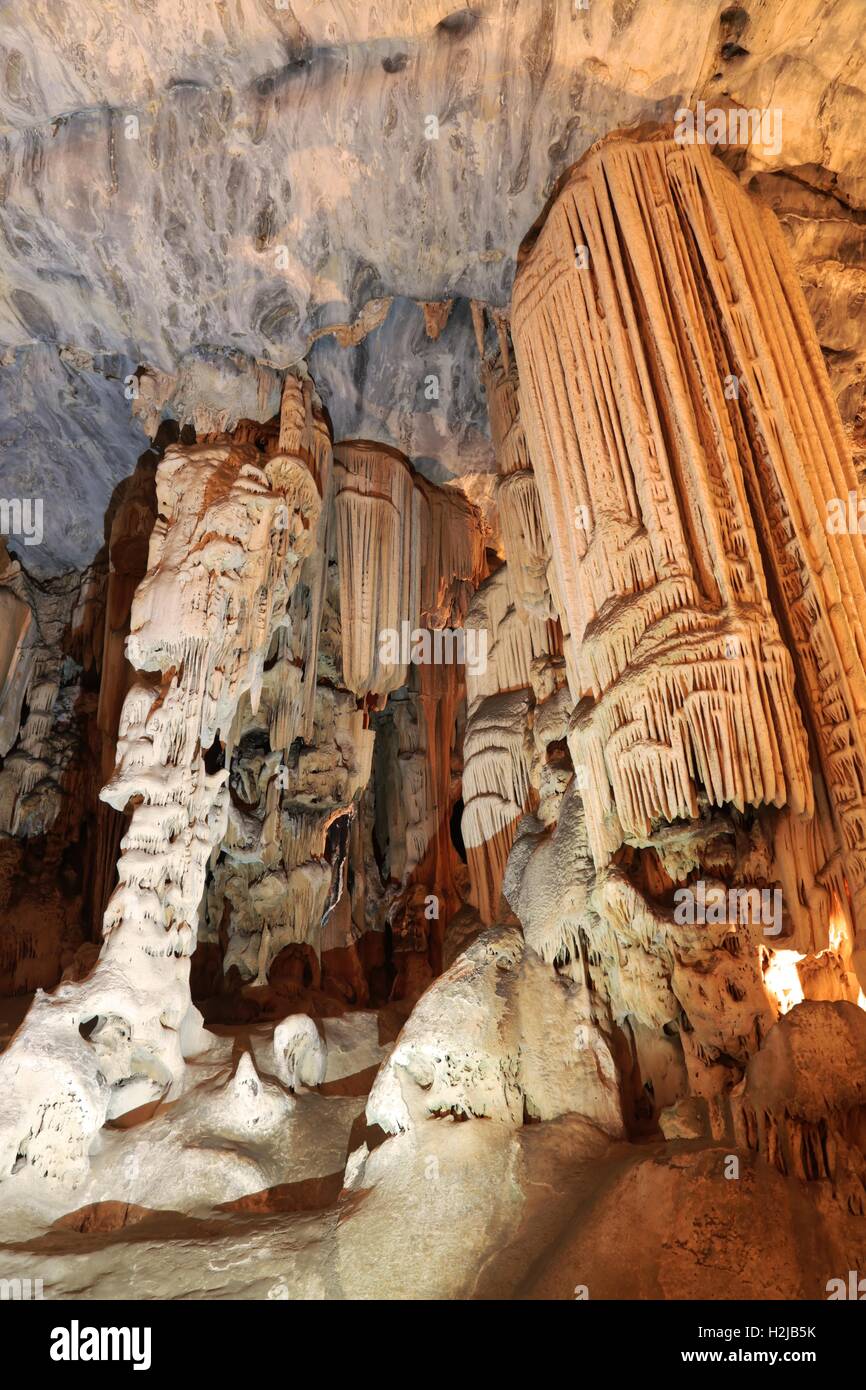 Limestone Cavern Formations Stock Photo - Alamy
