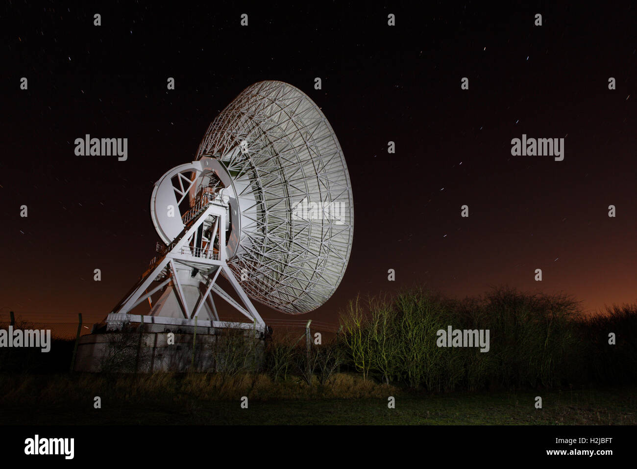 MERLIN radio telescope Multi element radio linked interferometer ...