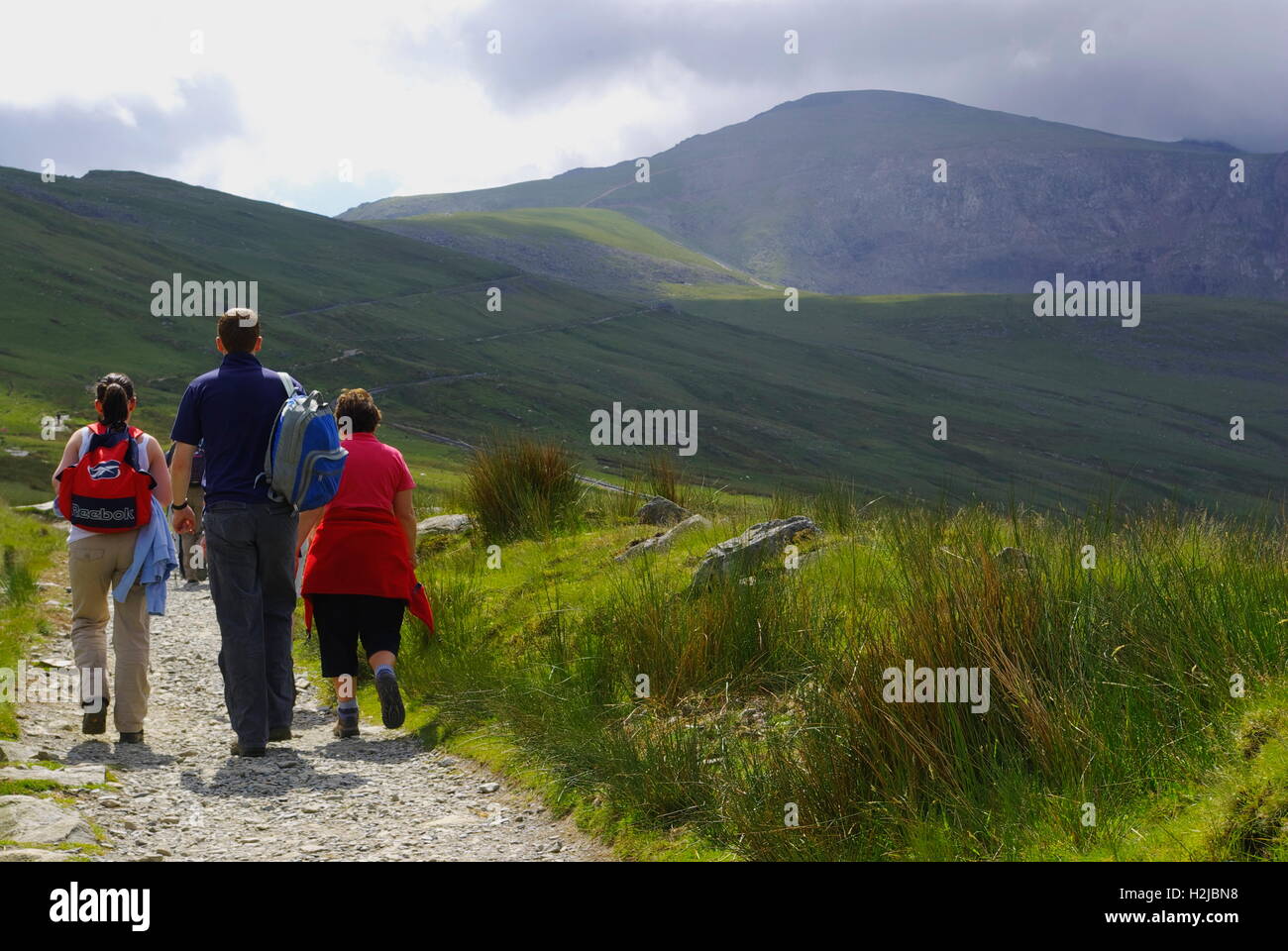 Walking the Llanberis footpath to Snowdon (Yr Wyddfa) Summit Stock ...