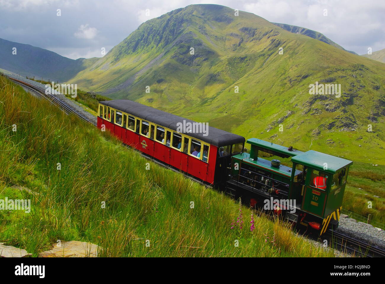 Snowdon railway hi-res stock photography and images - Alamy