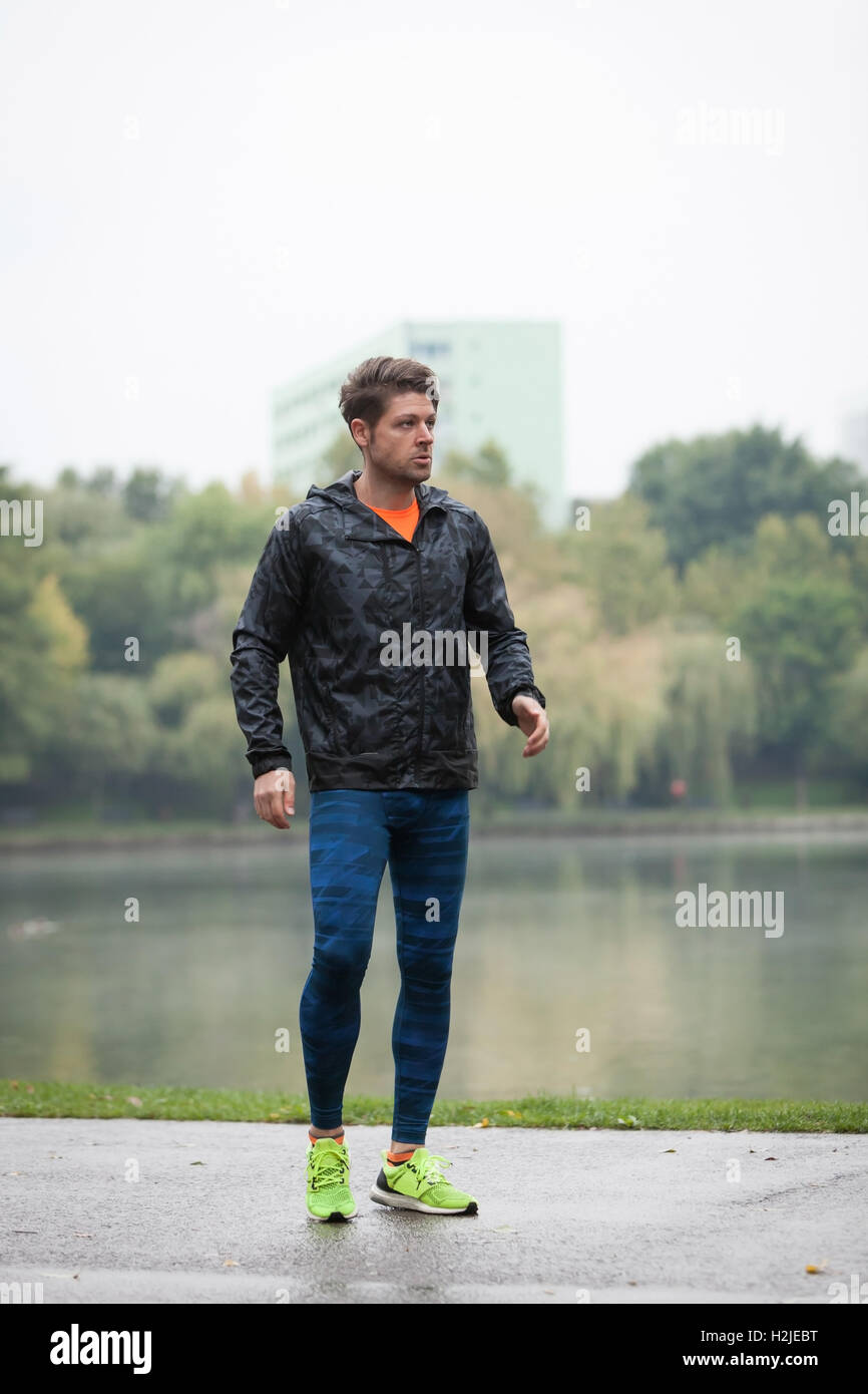 Running rain jogging exercise hi-res stock photography and images - Alamy