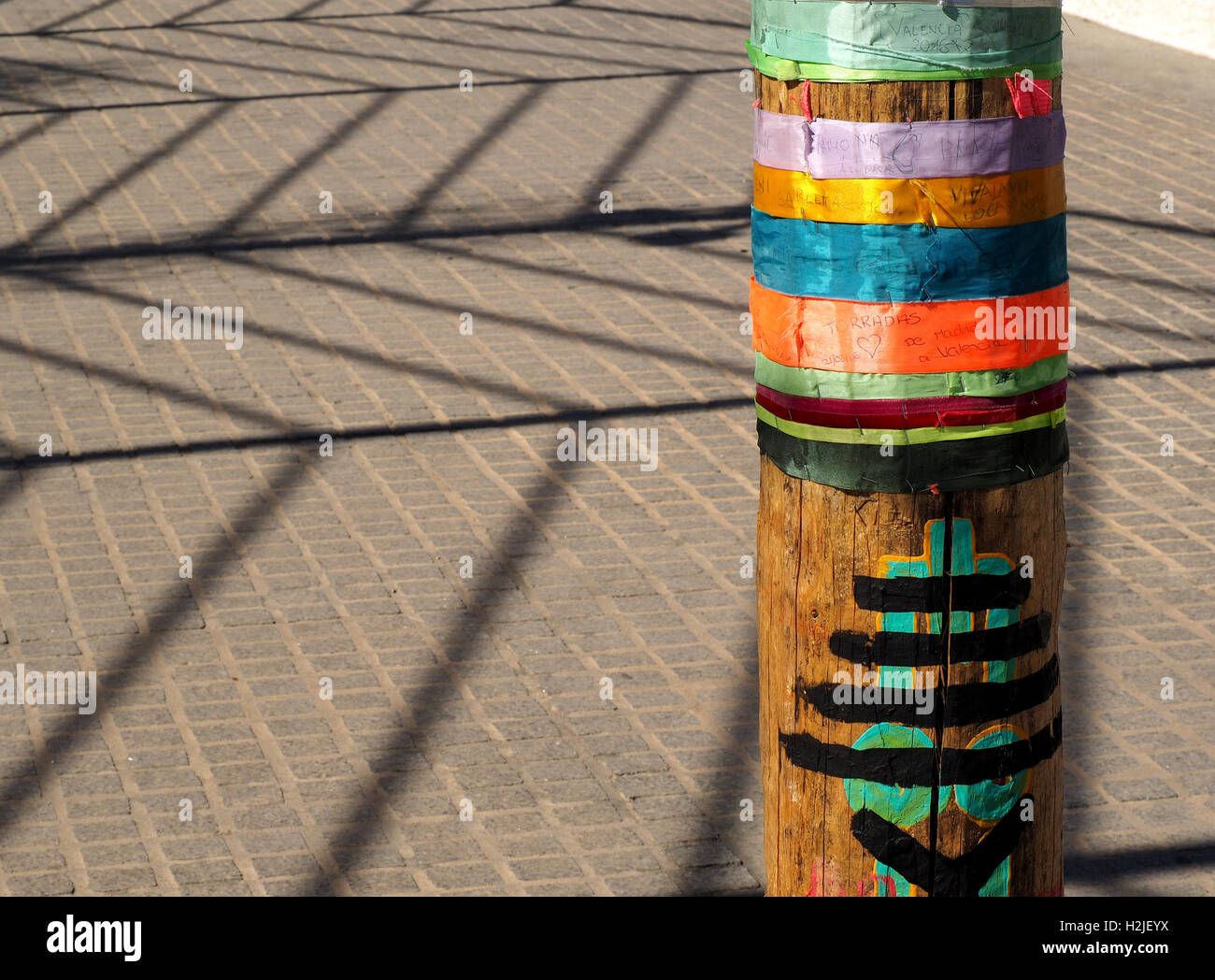 Modern totem pole hi-res stock photography and images - Alamy