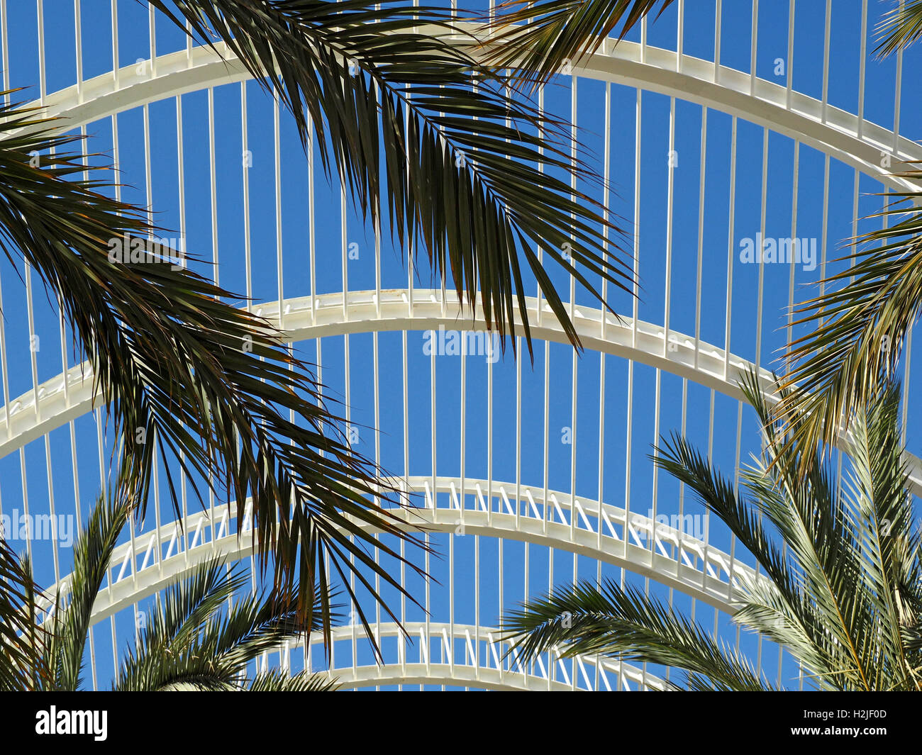 Curved beam hi-res stock photography and images - Alamy