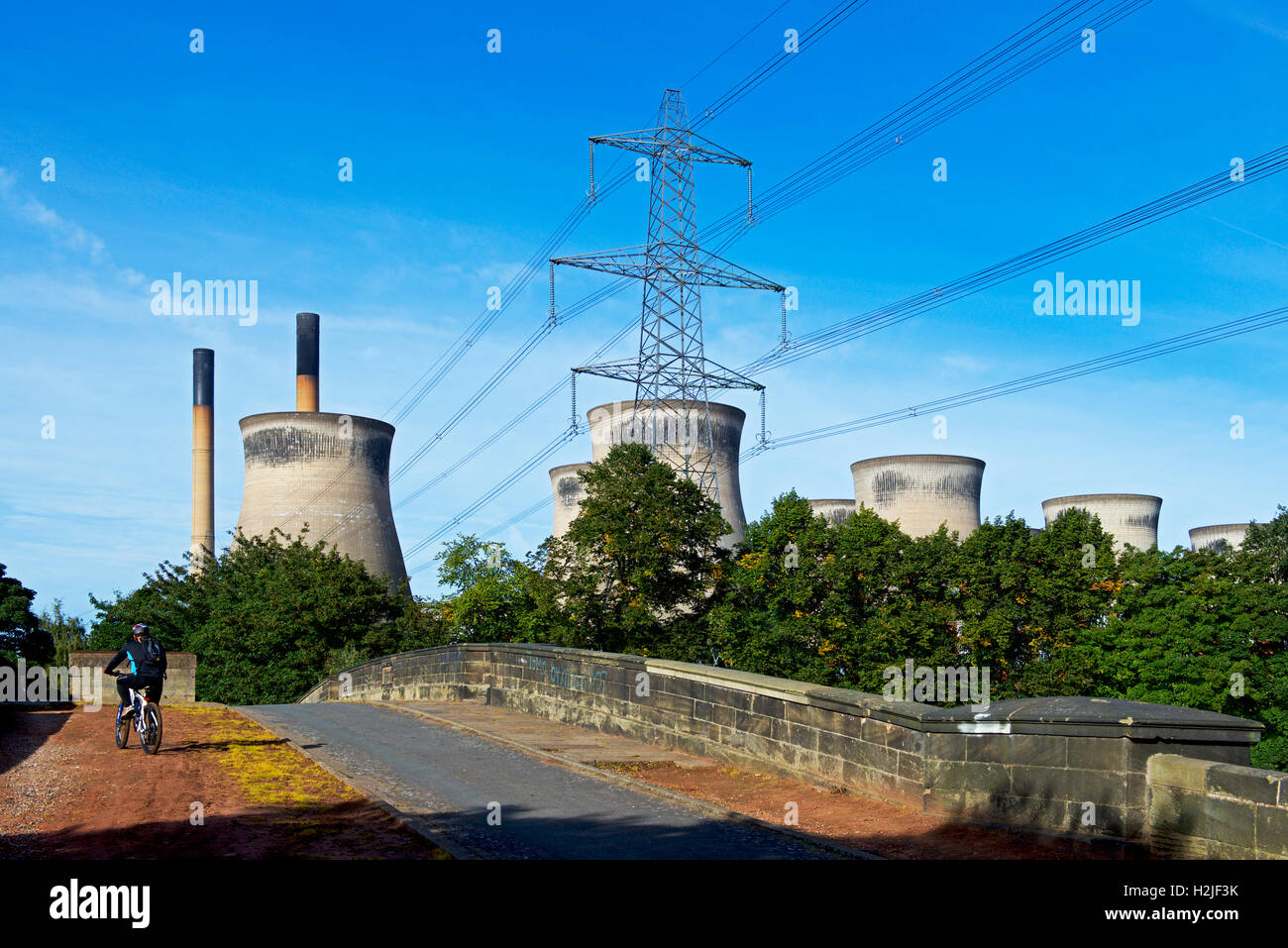 Ferrybridge power station hi-res stock photography and images - Alamy
