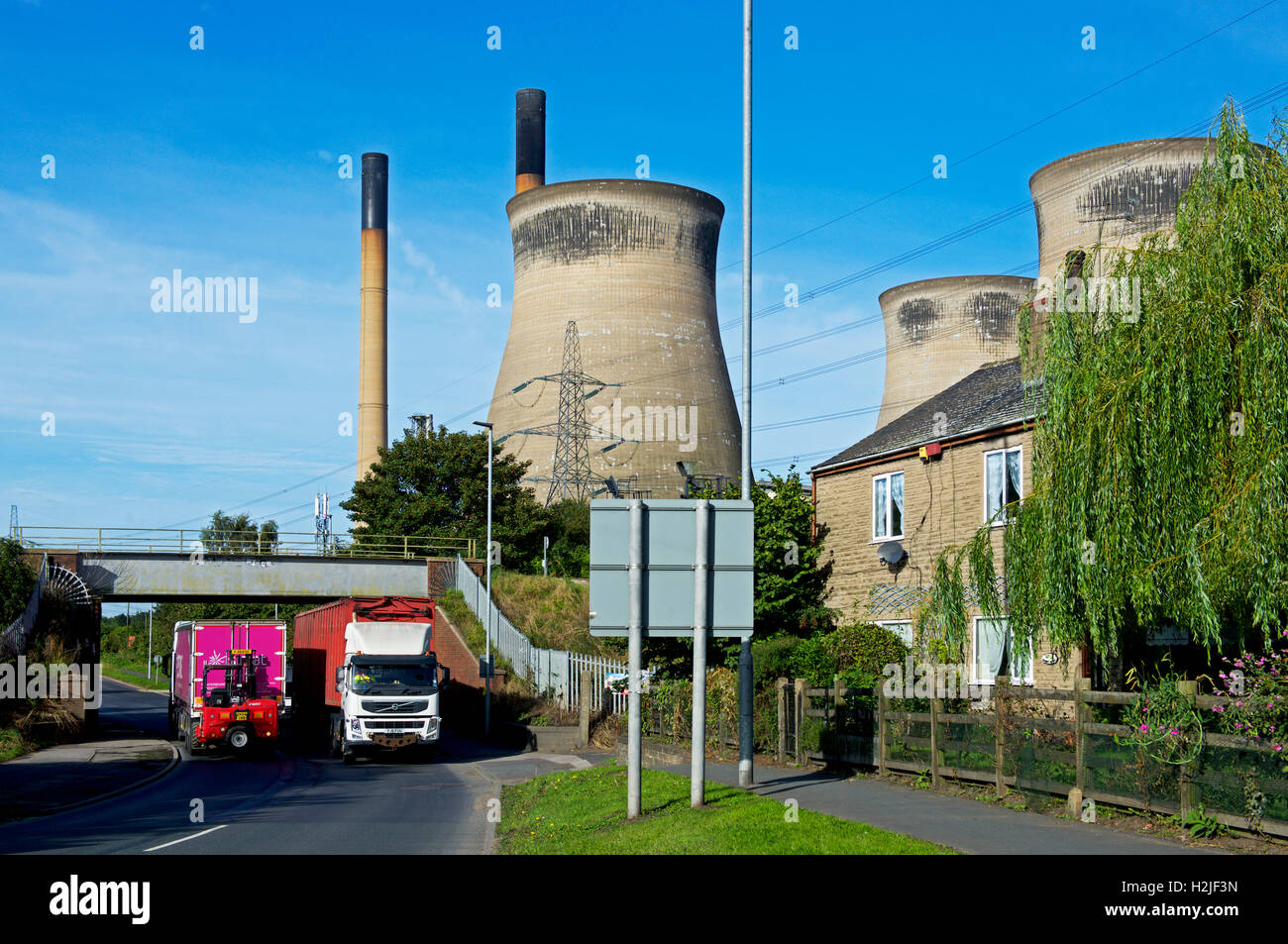 Ferrybridge power station hi-res stock photography and images - Alamy
