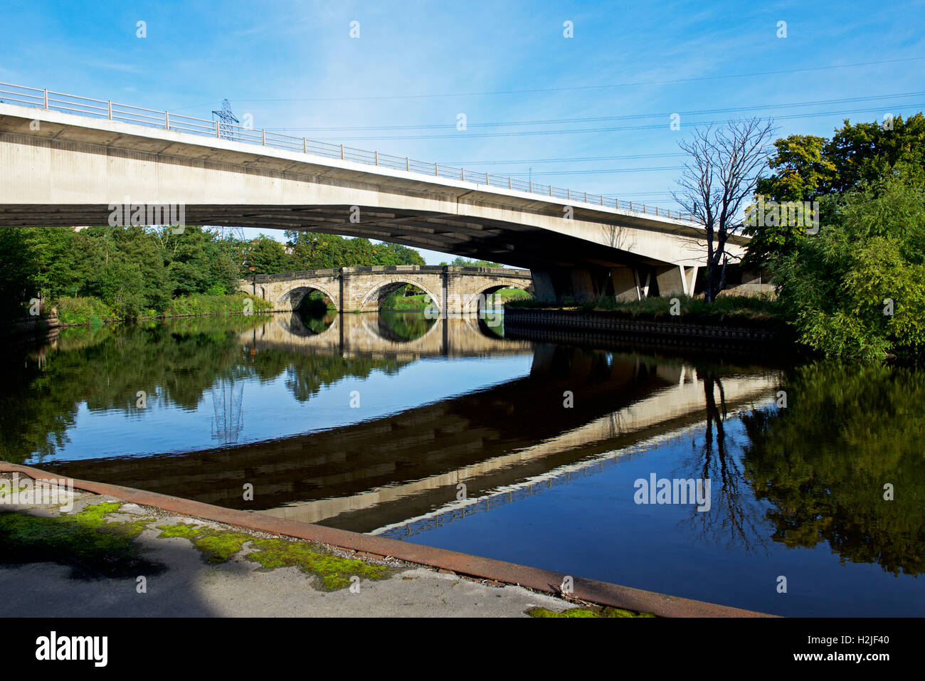 Old bridge and new bridge (carry the A1 road) over the River Aire at ...