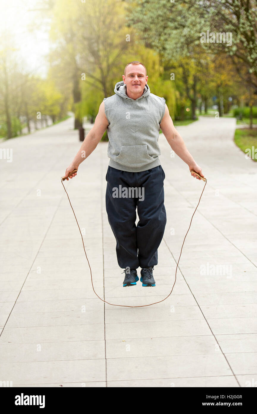 Sport man jump rope hi-res stock photography and images - Alamy