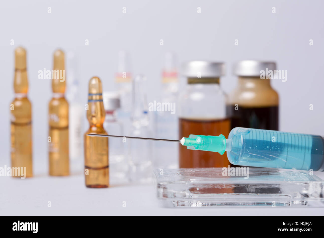 syringe with ampules of drugs Stock Photo - Alamy