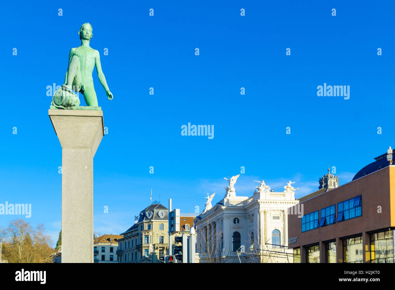 ZURICH, SWITZERLAND - DECEMBER 24, 2015: View of the opera house and ...
