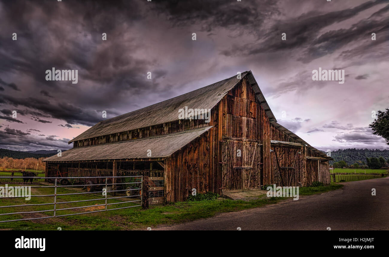 Rural barns hi-res stock photography and images - Alamy