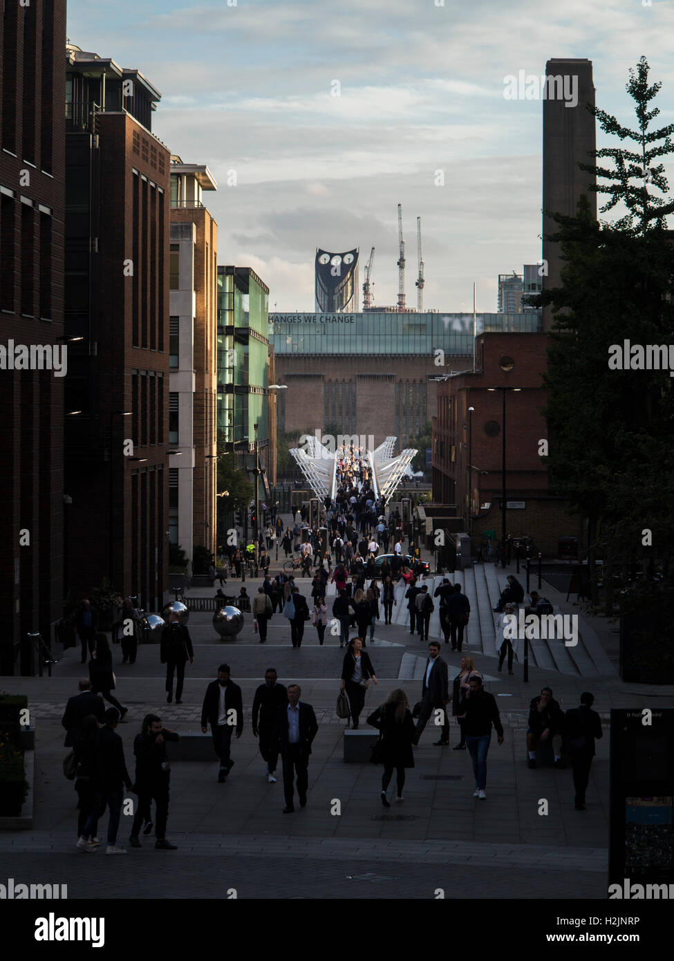 Millennium Bridge at rush hour Stock Photo - Alamy