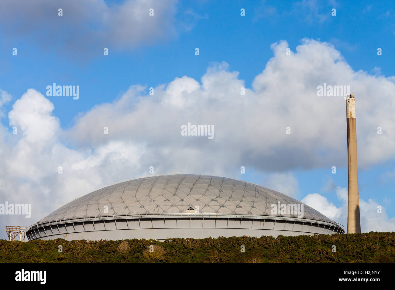 Valero Oil Refinery at Pembroke Dock, Pembrokeshire, Wales, UK Stock ...