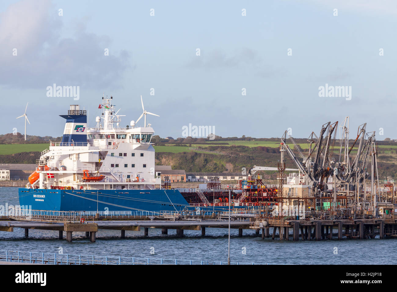 Oil Tankers at the Valero jetties on Milford Haven, Pembroke Stock ...