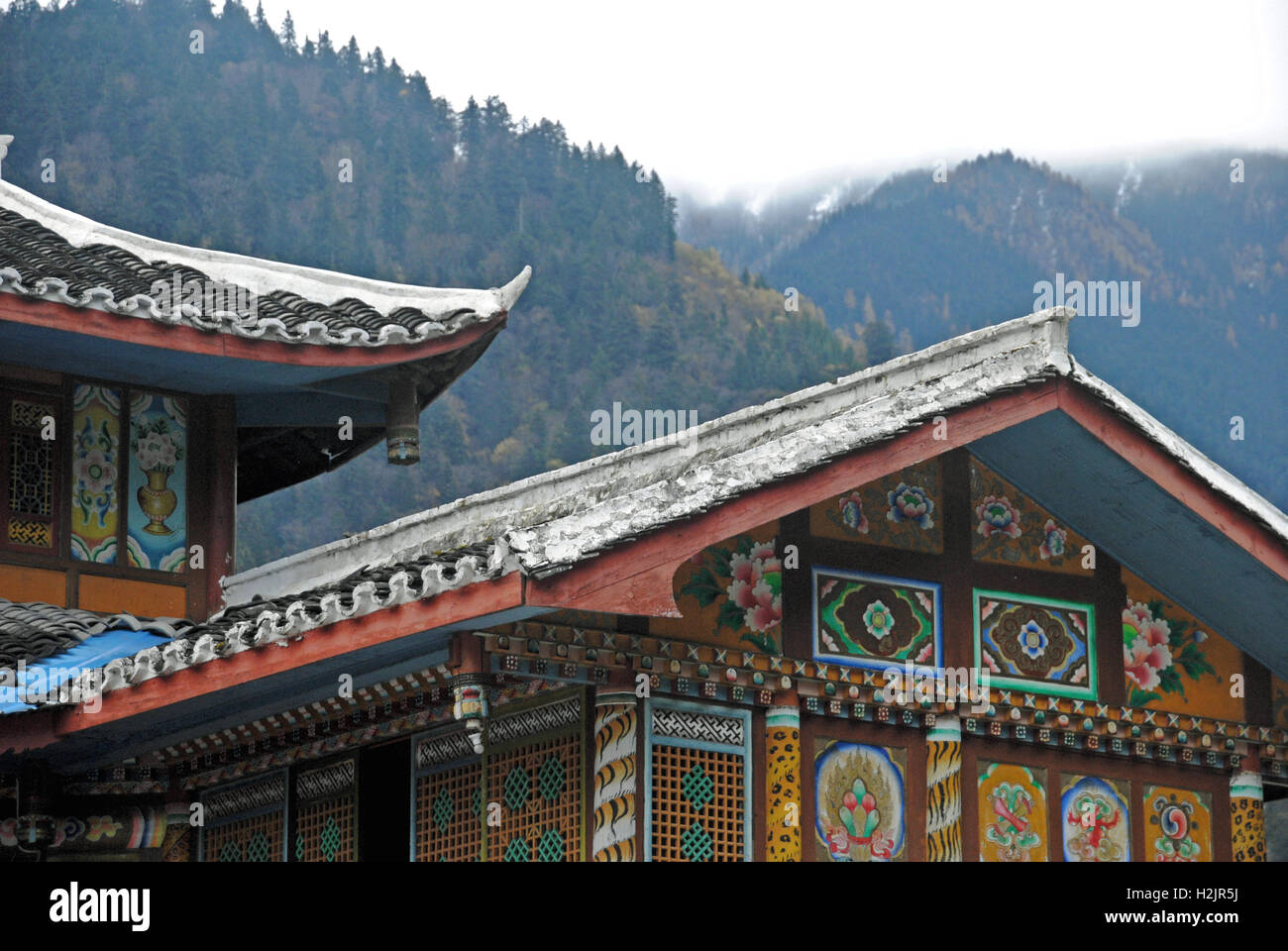 Tibetan roof hi-res stock photography and images - Alamy