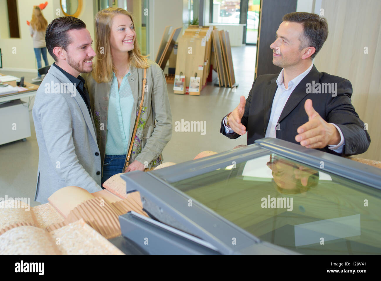 man presenting something Stock Photo - Alamy